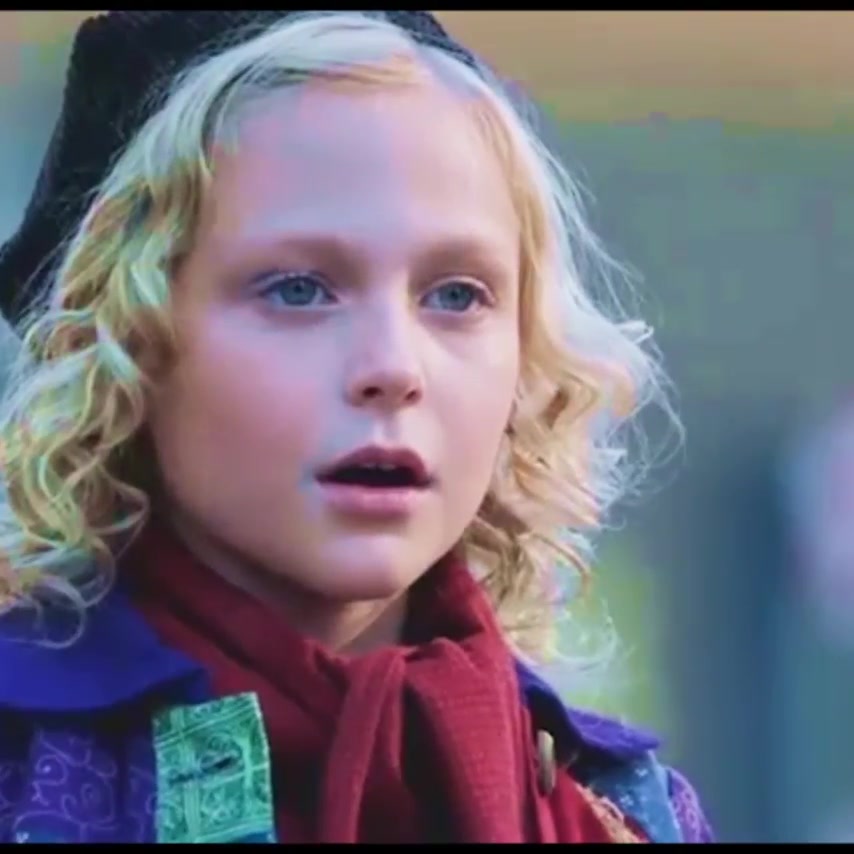 Dolly Parton's Heartwarming Cameo in 'Christmas of Many Colors' | [meme.am]