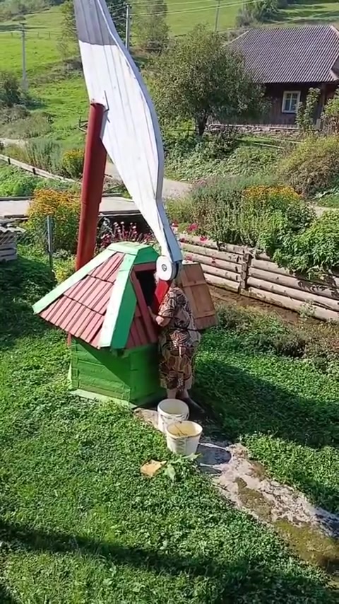 Interesting Facts: Drawing Water from the Well | [meme.am]