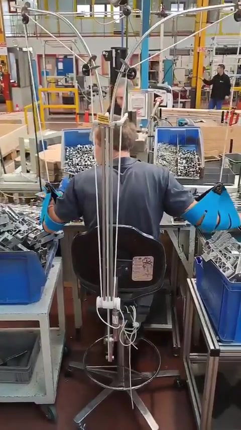 Creating the Perfect Ergonomic Workspace (with Sound) | [meme.am]