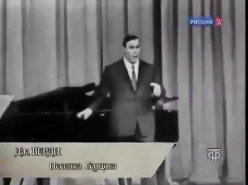 Luciano Pavarotti's Iconic Performance in Moscow, 1964 | [meme.am]