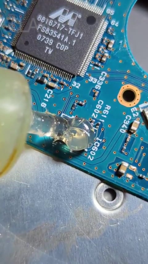 Inside the BIOS Soldering Process: A Technical Journey | [meme.am]