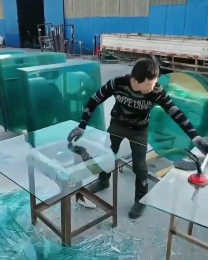 The Fascinating Glass Wheel: A Marvel of Design | [meme.am]