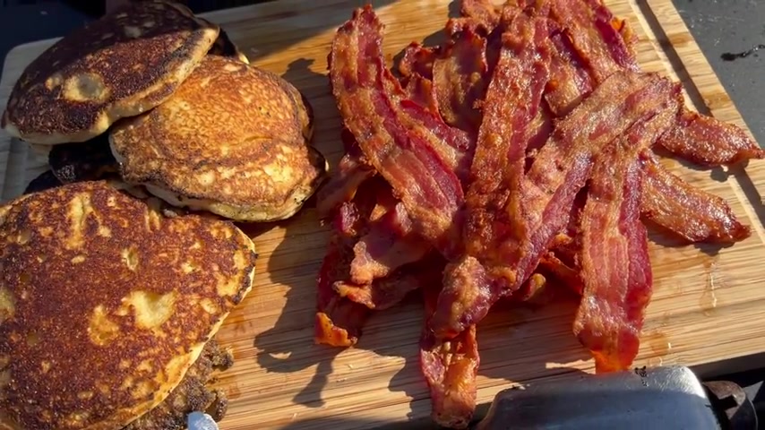The Legendary Johnny Cakes Are Here! | [meme.am]